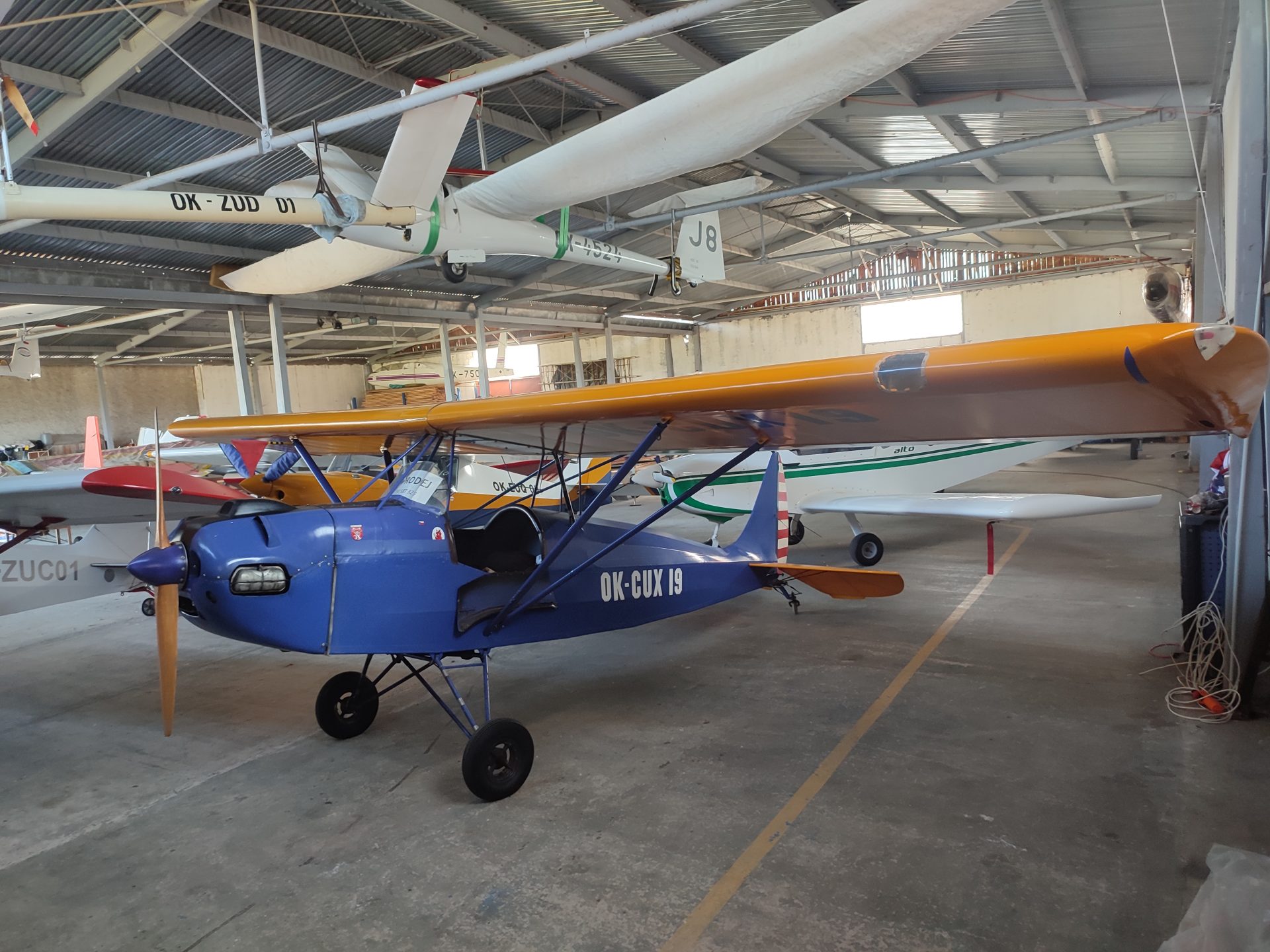 Čertolet OK-CUX 19 - AEROHANGÁR