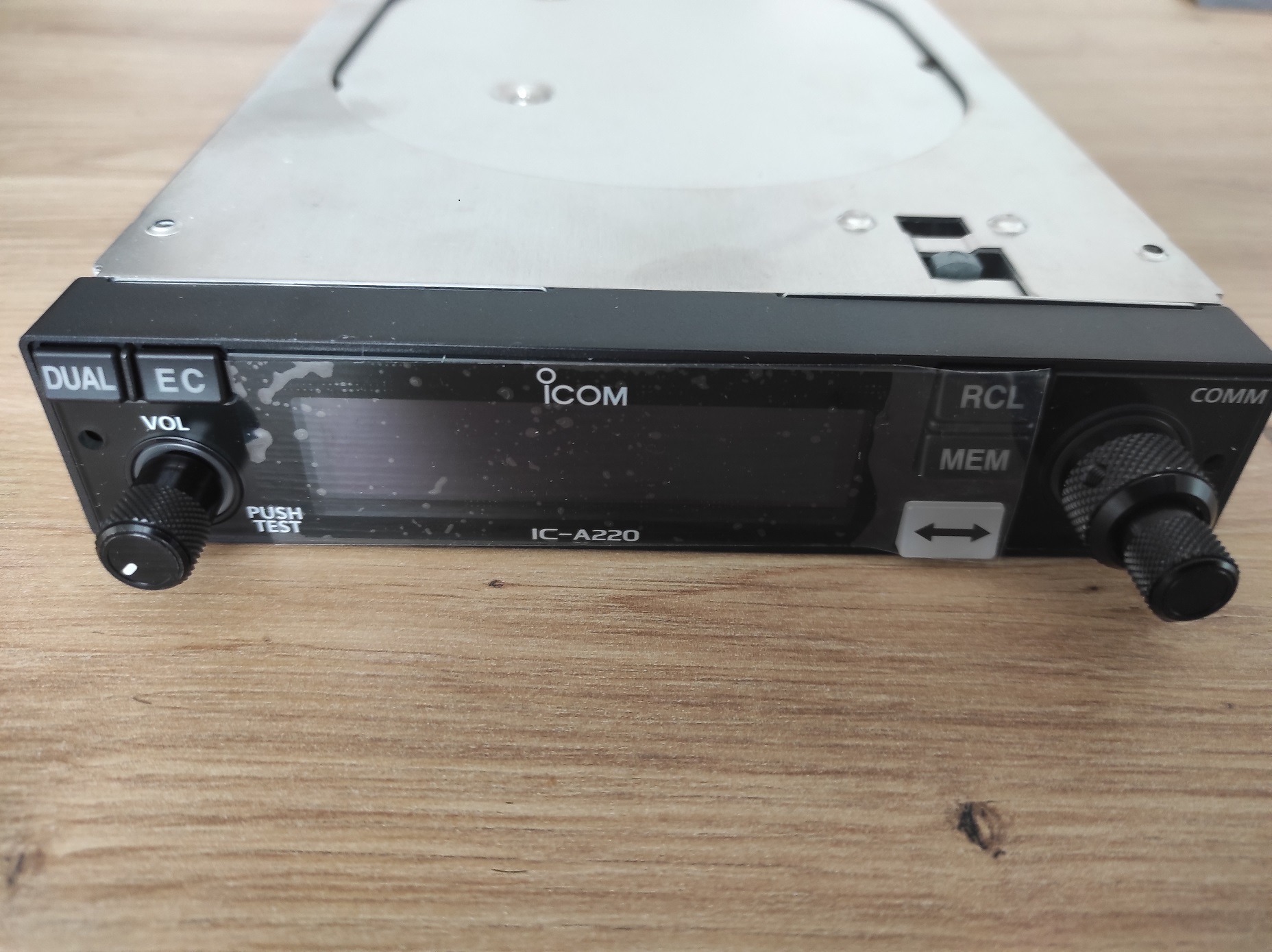 Radio station IC-A220 - AEROHANGAR