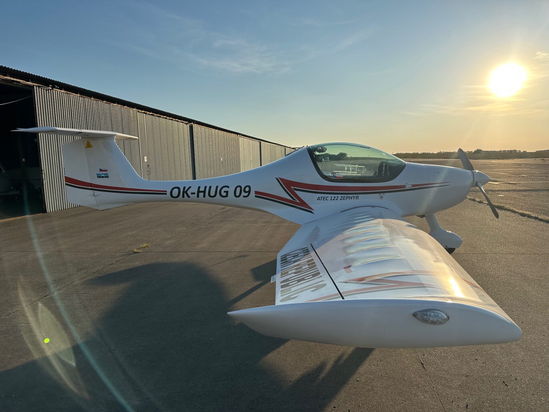 UL Zephyr 2000 - AEROHANGAR