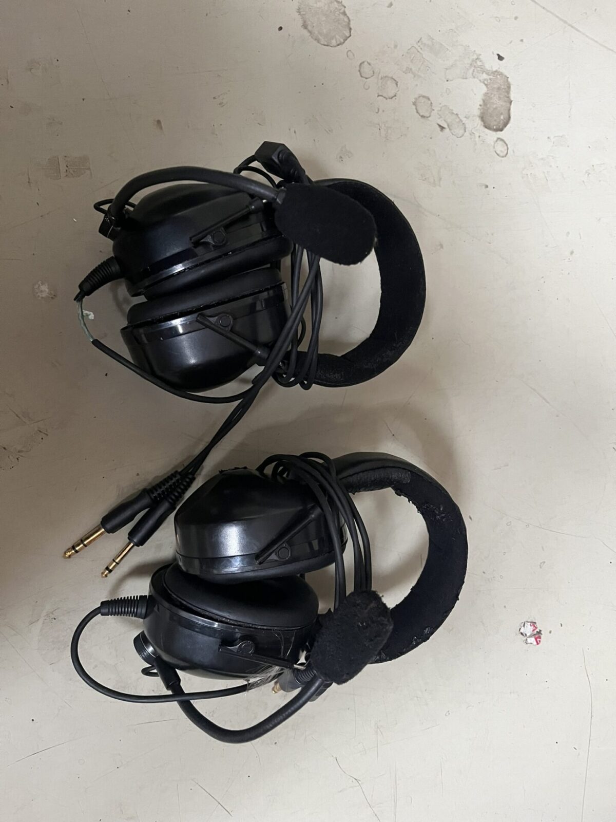 UL airline headsets - AEROHANGAR