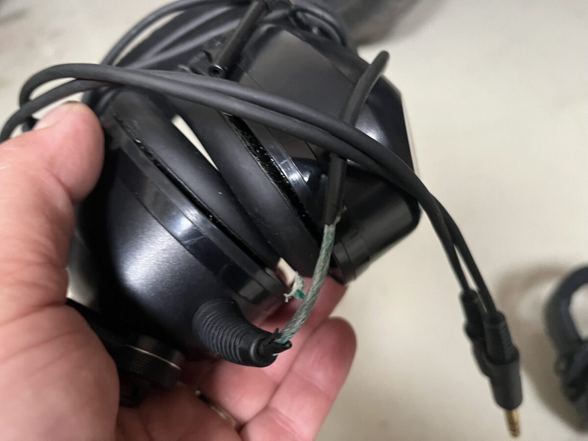 UL airline headsets - AEROHANGAR